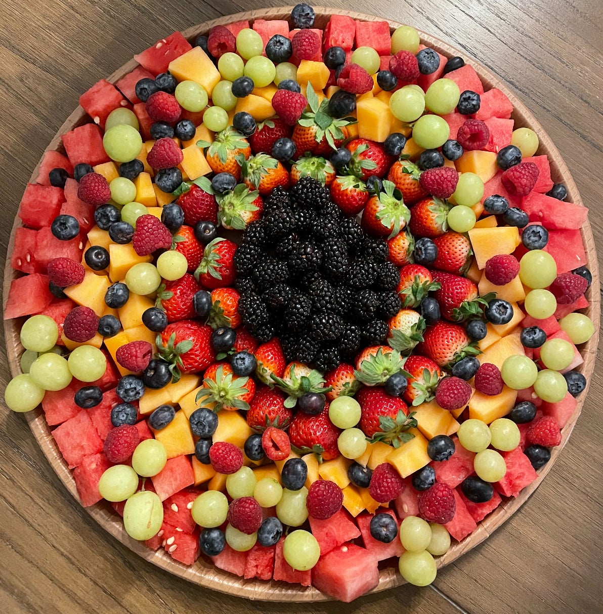 round fruit platter